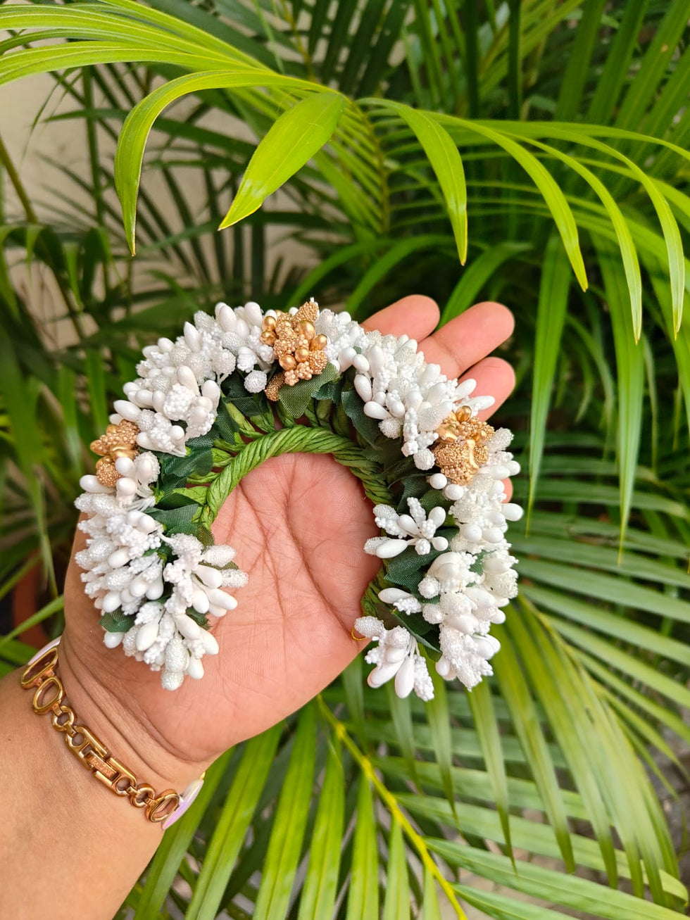 Artificial veni for hair -Pure white color – Adhithi Bangles