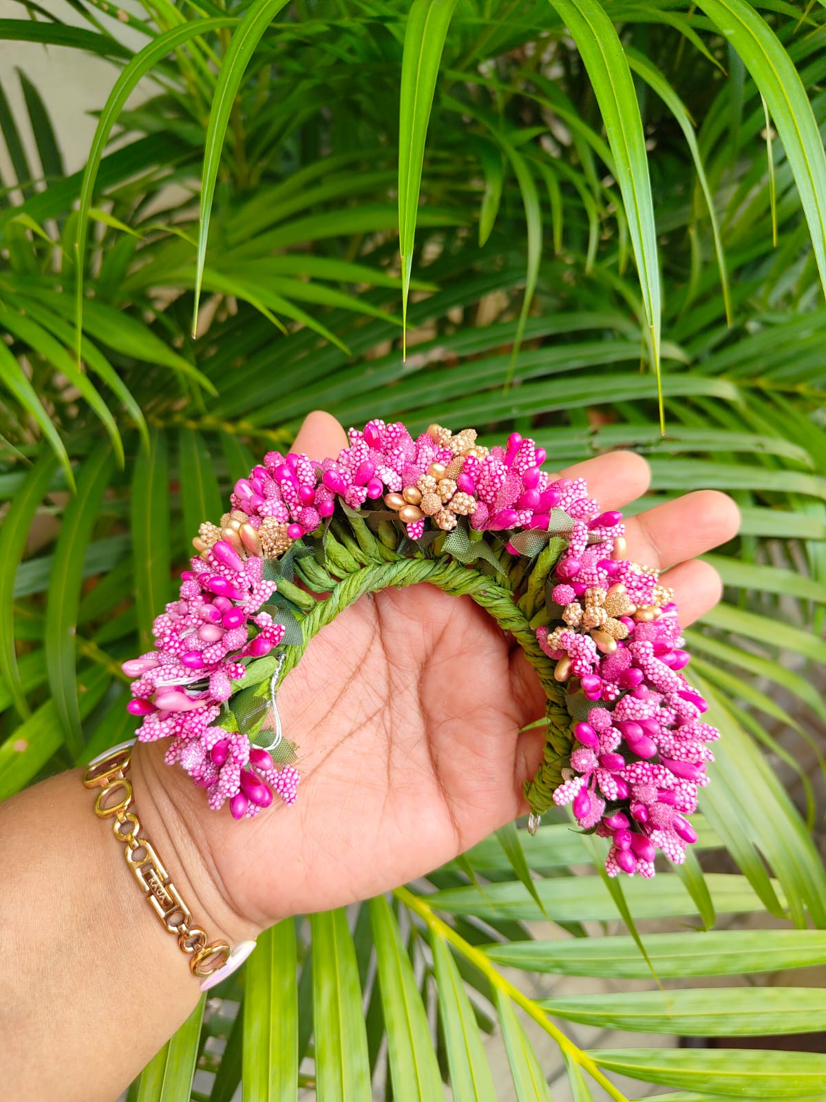 Artificial veni for hair -Rani pink color – Adhithi Bangles